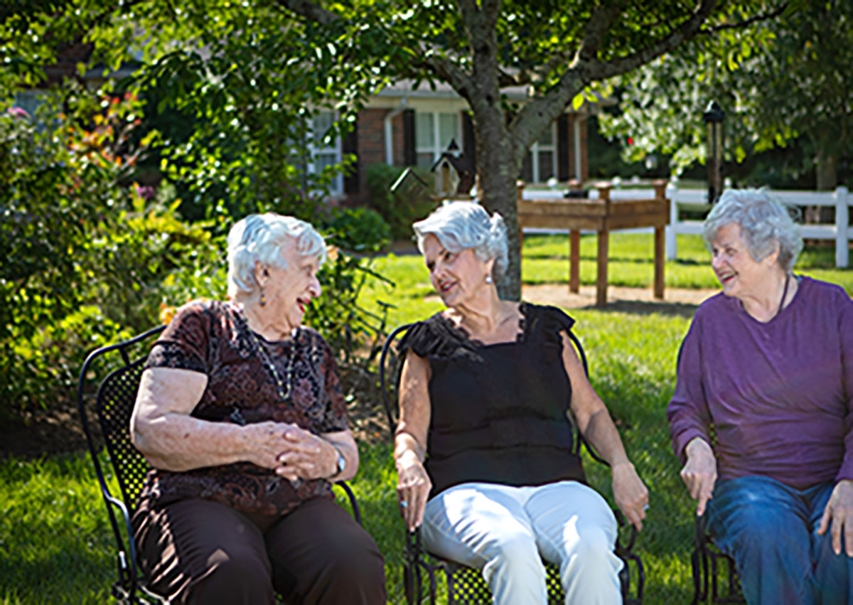 Tips for Seniors to Make New Friends | Brookdale Senior Living
