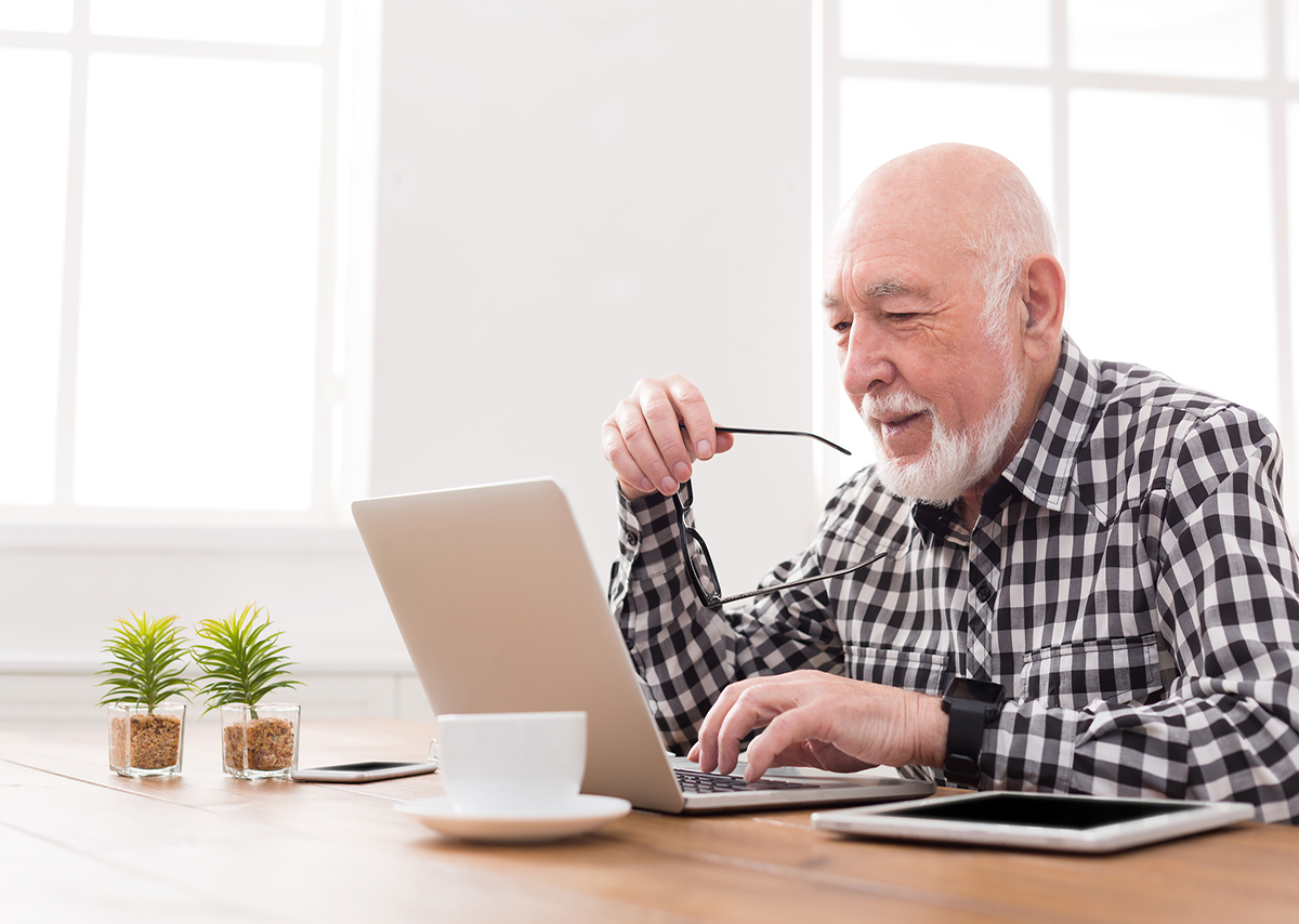 How to Avoid Online Scams | Brookdale Senior Living