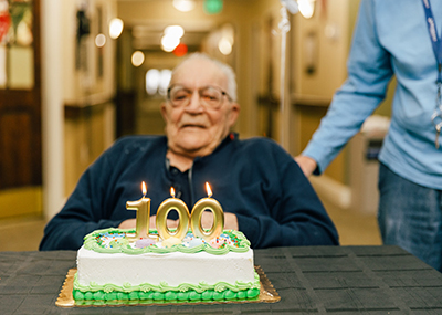 How to Plan a 100th Birthday Party | Brookdale Senior Living
