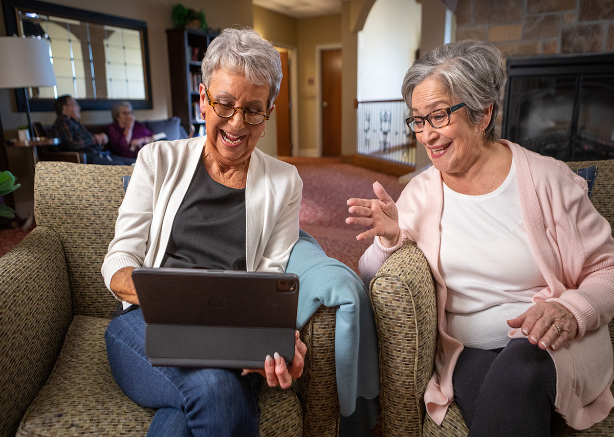 Eyeglasses for Your Face Shape | Brookdale Senior Living