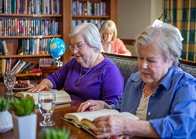 8 Ways the Library May Save You Money | Brookdale Senior Living